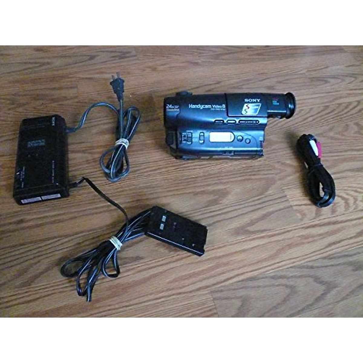 Sony CCDTR93 8mm video8 NTSC Camcorder