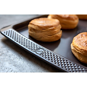 SAVEUR SELECTS Set of 2 Rimmed Baking Sheets, 11-Inch by 17-Inch and 9-Inch by 13-Inch, Non-stick, Warp-resistant Carbon Steel, Dishwasher Safe, Artisan Bakeware Series
