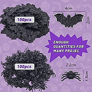 Halloween Plastic Bats Spiders, 200PCS Mini Bats and Fake Spiders for Halloween Decorations Creepy Scary Prank Toys Plastic Insect Toys Halloween Miniatures