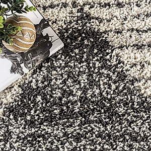 nuLOOM Kiera Moroccan Diamond Shag Tassel Area Rug, 9x12, Off-white