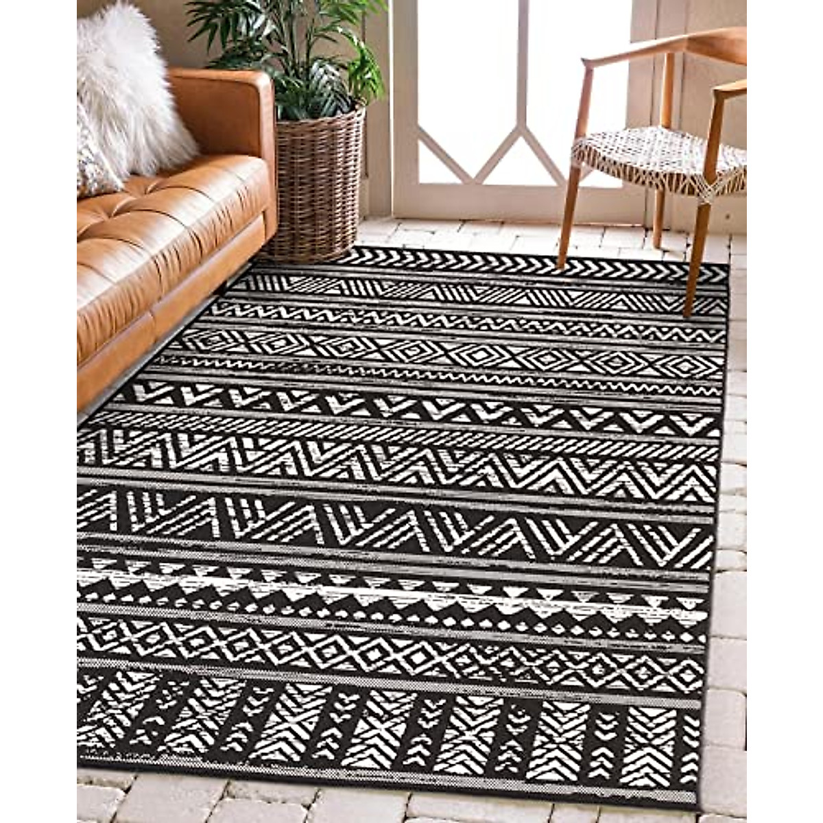 HOMEGNOME Indoor Outdoor Distressed Bohemian Area Rug (8'x10', Black)