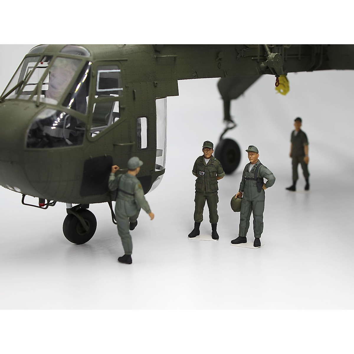 ICM 53101 - US Helicopter Pilots (1960s-1970s) (100% New molds) - Scale 1:35