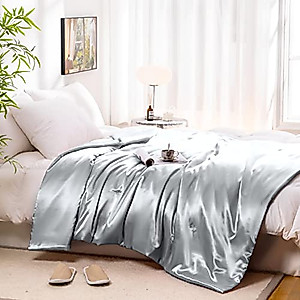 Vonty Satin Throw Blanket Silver Grey Satin Blankets 60x80 Inches, Cooling & Silky Throw Blanket Wrinkle-Free Cable Knit Throw Blanket for Coush Sofa Bed Outdoor