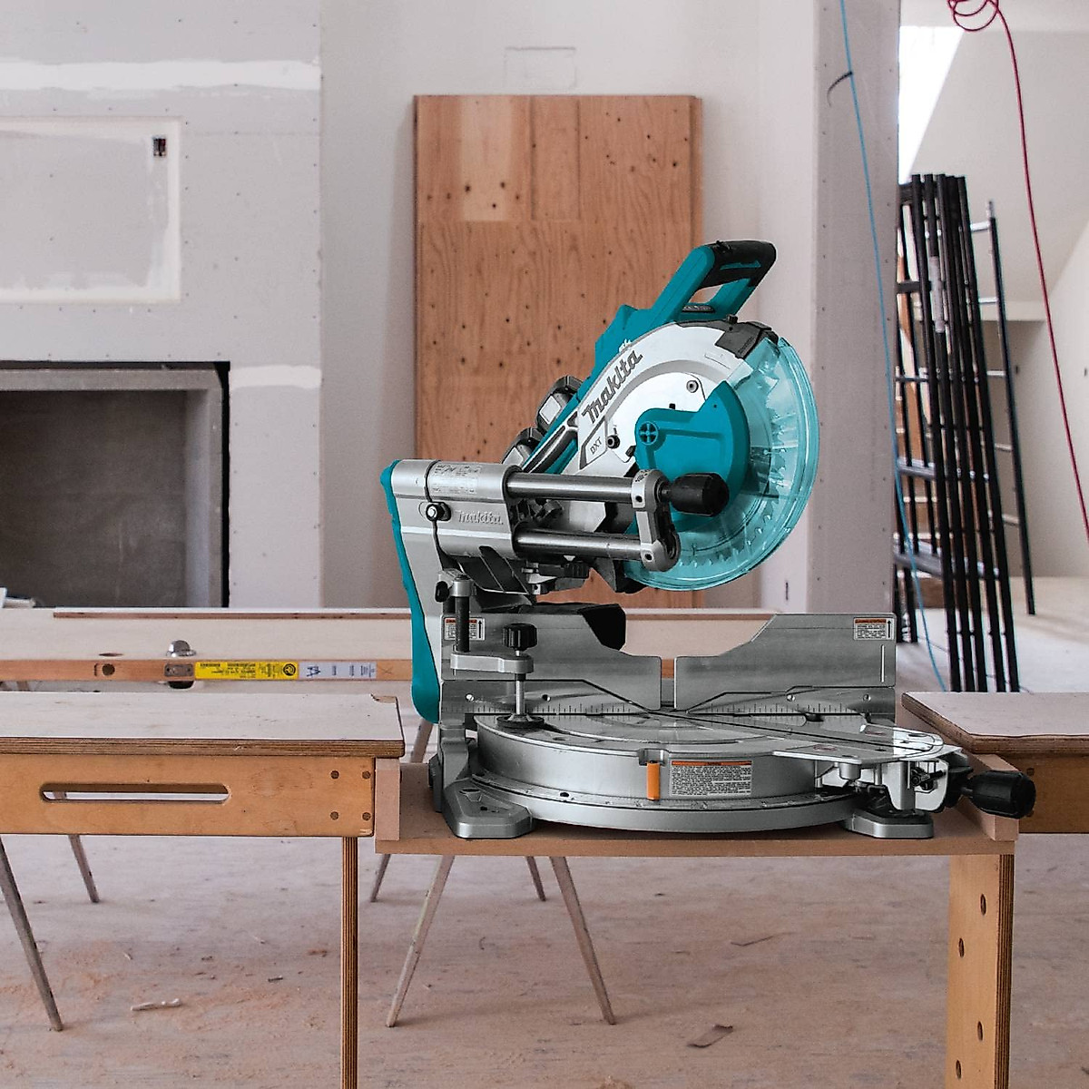 Makita XSL06PM 36V (18V X2) LXT® Brushless 10" Dual-Bevel Sliding Compound Miter Saw with Laser Kit (4.0Ah)