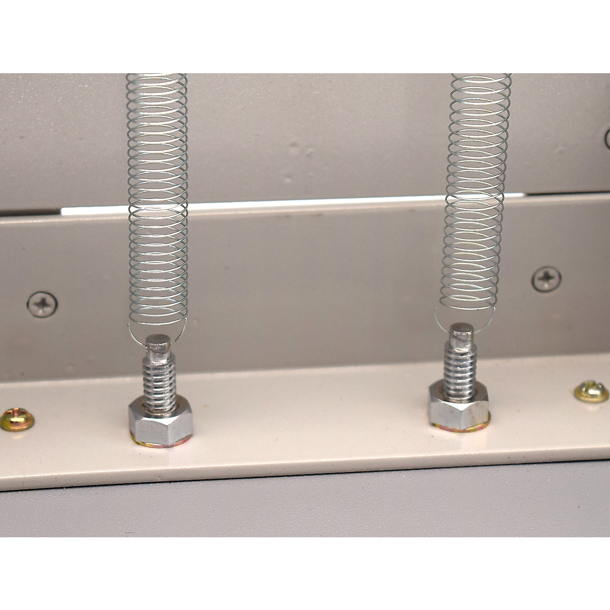 Force Oscillation and Resonance Demonstration Kit - Explore The Physics of Vibrations, Force, Energy Transfer, Motion and More - Eisco Labs