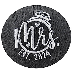 Wedding Gifts for Bride Groom, Mr and Mrs EST 2024 Hat, Funny Engagement for Couples Her Wifey Mr Mrs, Honeymoon Outfits Essentials Bride Baseball Cap for Bridal Gift Ideas Black