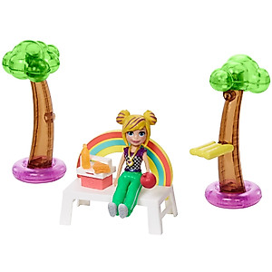 ​Polly Pocket Soccer Splash Pack with 3-inch Polly Doll, Field/Pool, Ball Launch Feature, Rainbow Soccer Net, Soccer Ball, Soccer & Fashion Accessories, Great Gift for Ages 4 Years Old & Up