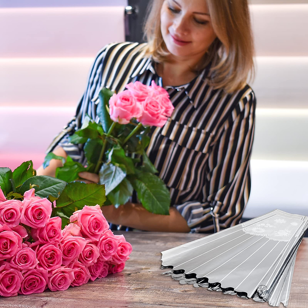 150 Pieces Flower Bouquet Bag Plastic Wrapping Bags Clear Floral Bouquet Sleeve with Strip and Lace Decor Disposable Cellophane Sleeves Transparent Flower Bouquet Packaging Bags for Wedding, Birthday