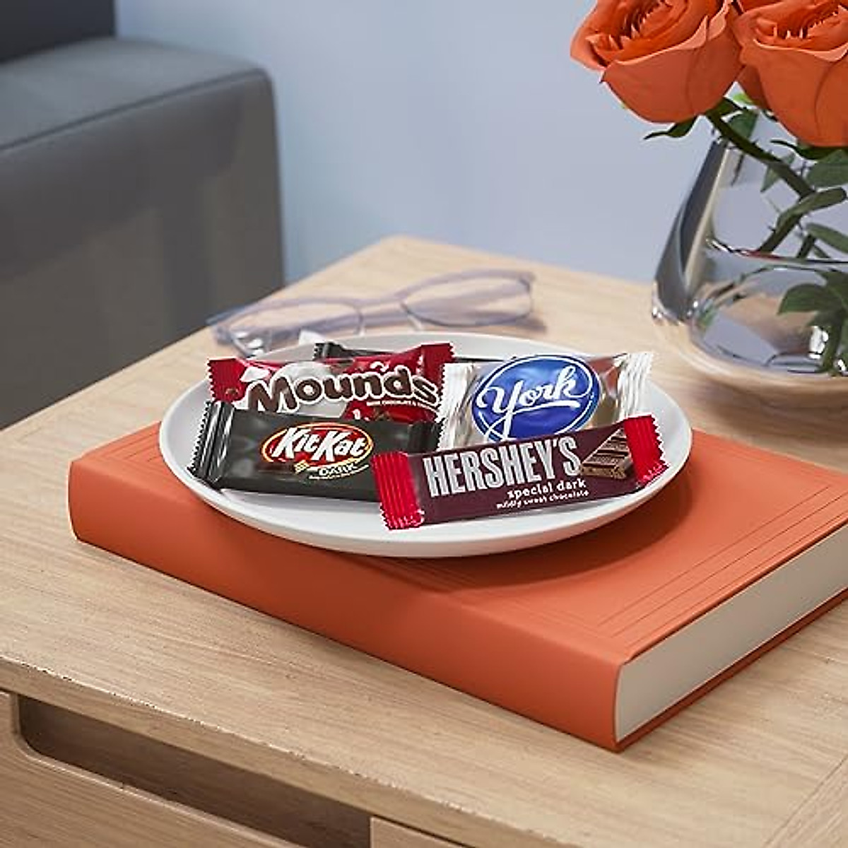 Hershey Assorted Dark Chocolate Flavored Snack Size, Candy Party Pack, 32.89 oz