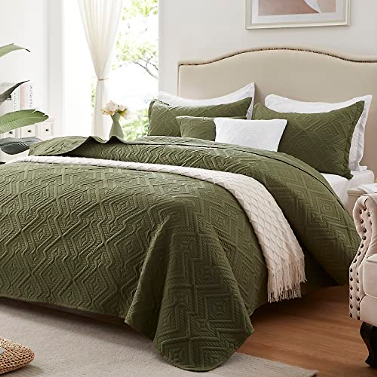 LEAONME Full/Queen Quilt Set 3 Pieces, Lightweight Olive Green Bedspread-90''x98'', Soft Microfiber Summer Quilt/Coverlet, Luxurious Warm Bedding Sets for All Seasons (Includes 1 Quilt, 2 Shams)