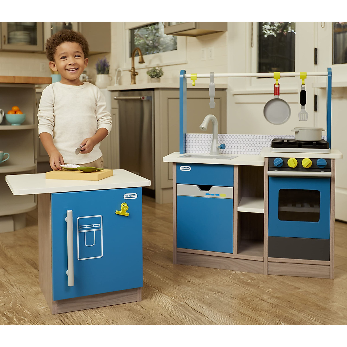 Little Tikes® Classic Cook’s Kitchen with Island 2-in1 Multi Kid Interactive 360 Degree Role Play with Style, Function, Accessories and Imagination Fun for Kids Boys Girls Ages 3-8 Years