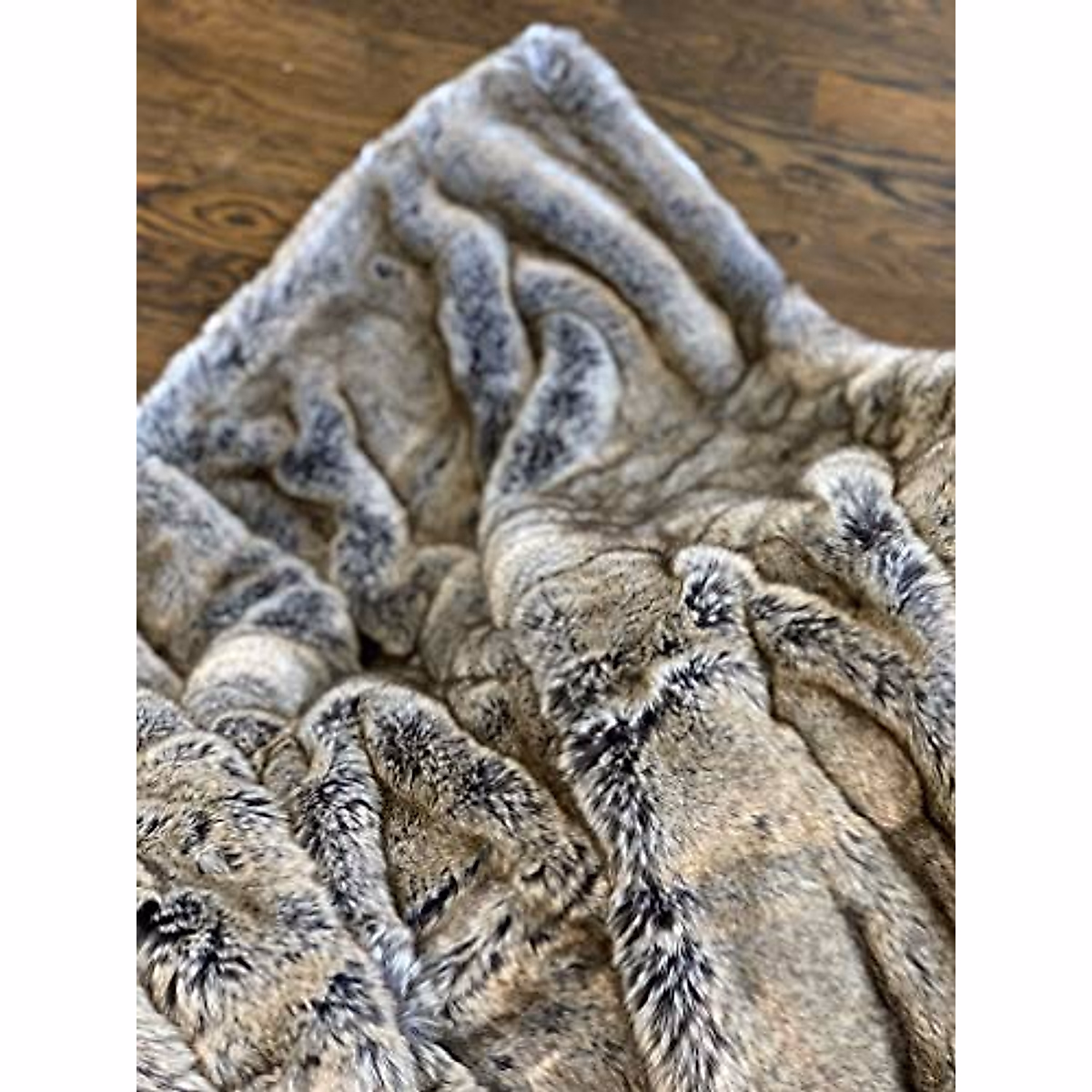 Eikei Luxury Faux Fur Throw Blanket Super Soft Oversized Thick Warm Afghan Reversible to Plush Velvet in Tan Grey Wolf, Cream Mink or Blush Chinchilla, Machine Washable (Timberwolf, X-Long)