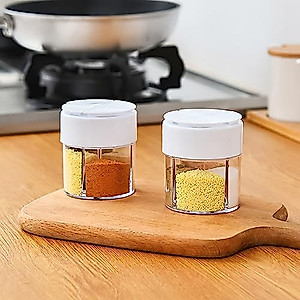 GSHLLO 4 in 1 Clear Salt Pepper Shaker Empty Plastic Spice Jars Refillable Seasoning Storage Container Kitchen Cooking Shaker Container with Lid for Home Restaurant