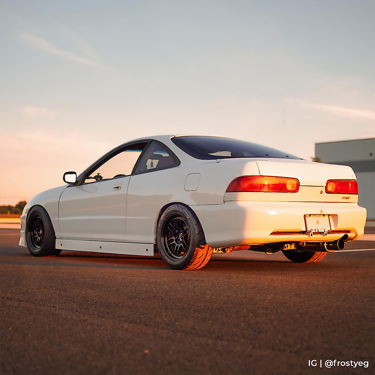 VViViD White High Gloss Realistic Paint-Like Microfinish Vinyl Wrap Roll XPO Air Release Technology (6ft x 5ft (Hood, Roof or Trunk Wrap Kit))