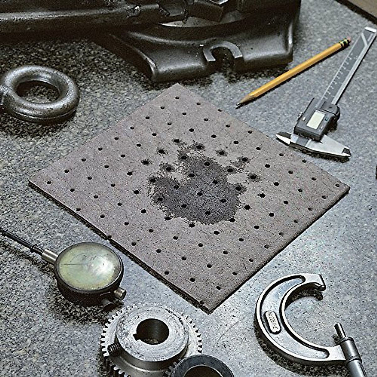 Absorbent Mat Pads in a Dispenser Box by New Pig | Premium Oil Absorbent Pads | 10" x 13" Oil Mats | 100 All Purpose Premium Absorbent Pads | Heavyweight | MAT251