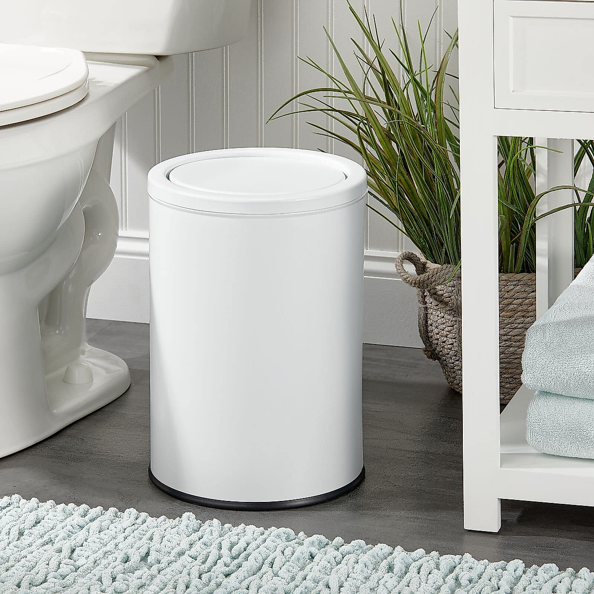 mDesign Small Round Metal 4.8 Gallon Covered Bathroom Garbage Swing Lid Trash Can Waste Basket Bin for Bathroom, Bedroom, Kitchen, Craft Room, Office, Laundry Room, Garage - White