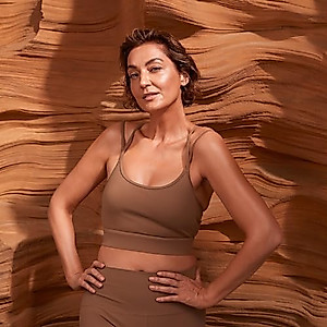 HUDA BEAUTY GloWish Multidew Vegan Skin Tint Foundation 03 Light