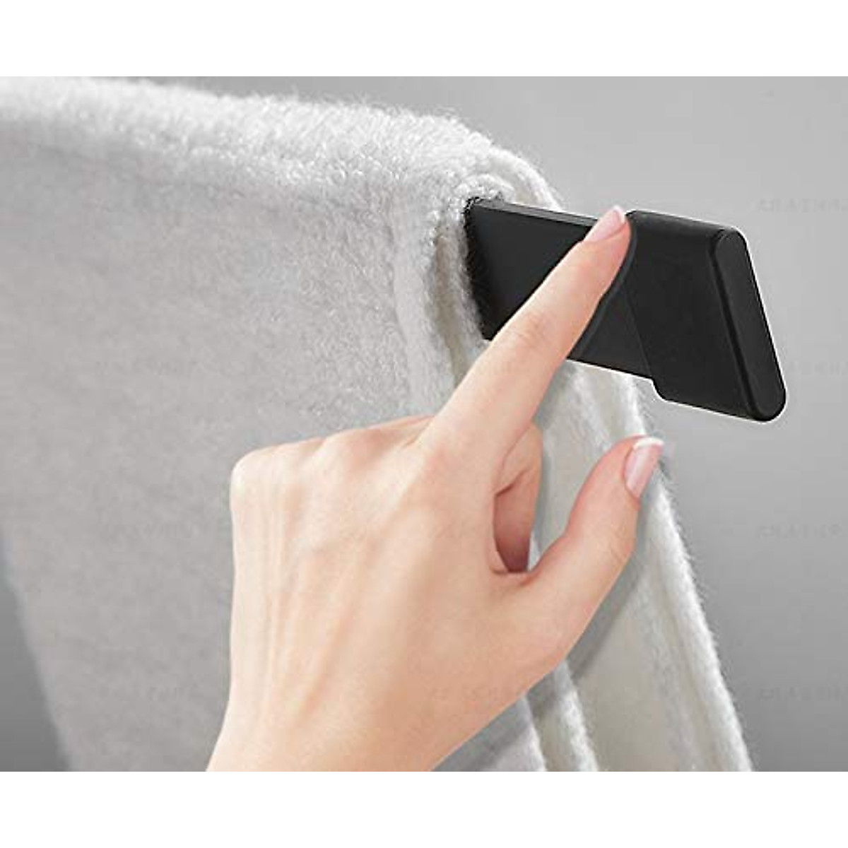 Wall Mounted Towel Bar Swivel with 3-Arm Swing Towel Holder for Bathroom Kitchen Storage （Black）