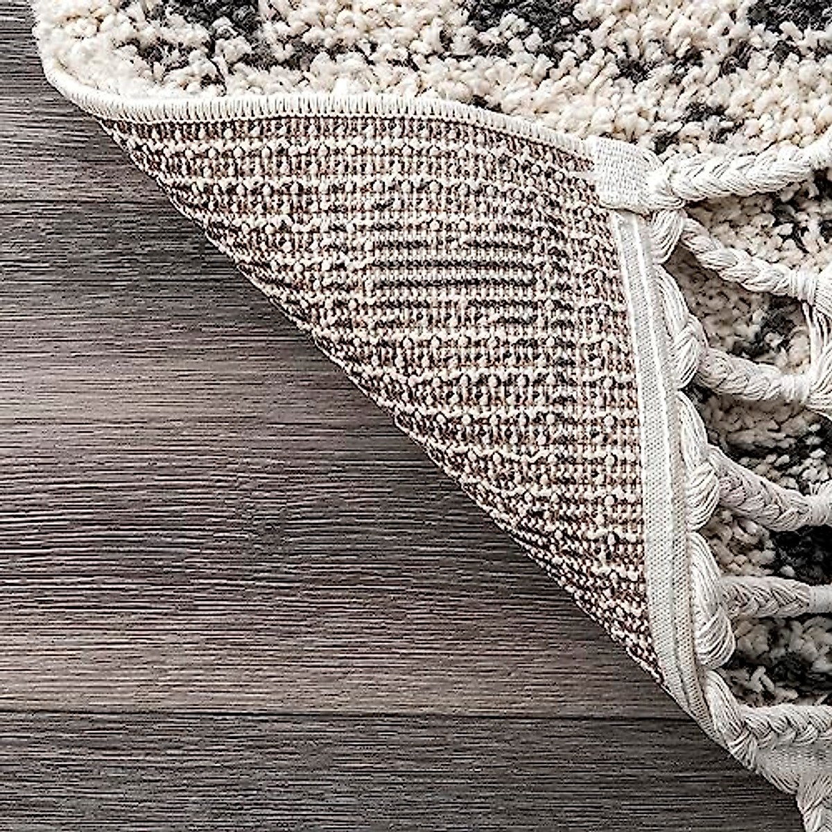 nuLOOM Vasiliki Moroccan Shag Tasseled Area Rug, 4' x 6', Off-white, Rectangular, 1.2" Thick