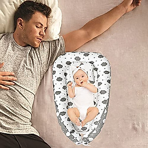 Vohunt Baby Lounger for Newborn,100% Cotton Co-Sleeper for Baby in Bed with Handles,Soft Newborn Lounger Adjustable Size & Strong Zipper Lengthen Space to 3 Tears Old(Grey and White Clouds)