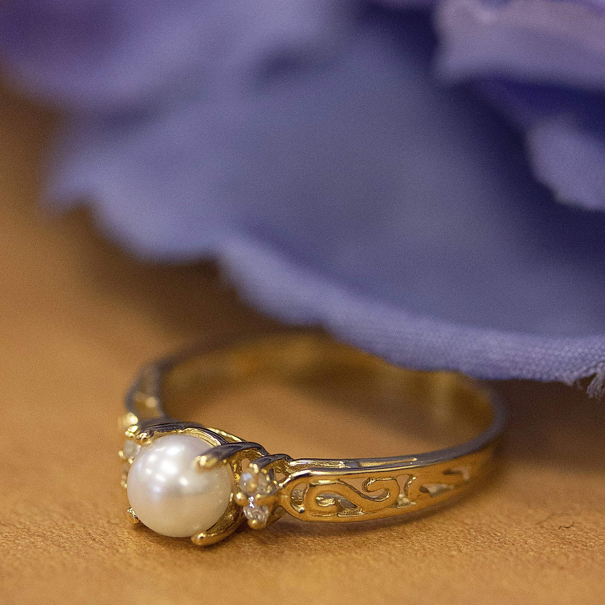 Direct-Jewelry 14k Yellow Gold Freshwater Cultured Pearl And Diamond Filagree Ring (Size 7)