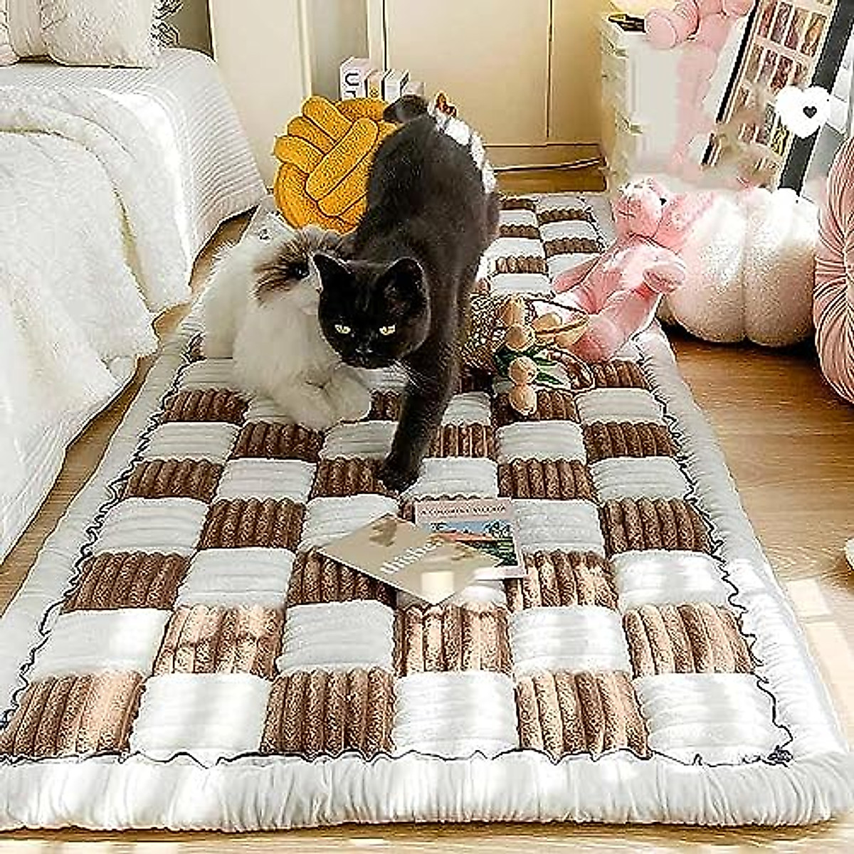 Cream-Coloured Large Plaid Square Pet Mat Bed Couch Cover - Protective Cotton Garden Couch Cover for Floor & Garden - Stylish Comfort for Your Pet
