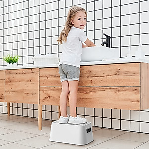 UNCLE WU Kids Step Stool - Lightweight and Easy to Clean - Bathroom Safety Bottom as Potty Training Stool - Slip-Resistant Surface1 Step Stool for Kids/Adult (Gray White)