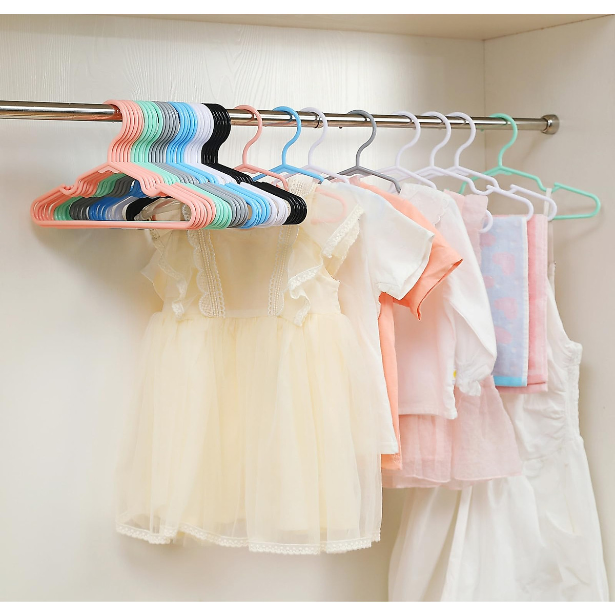 100 pcs White Baby Nursery Closet Hangers,Non-Slip Laundry Infant Pant Hanger for Newborn Clothes,Ultra-Thin Child Coat Hanger for Girl Boy Toddler Kid