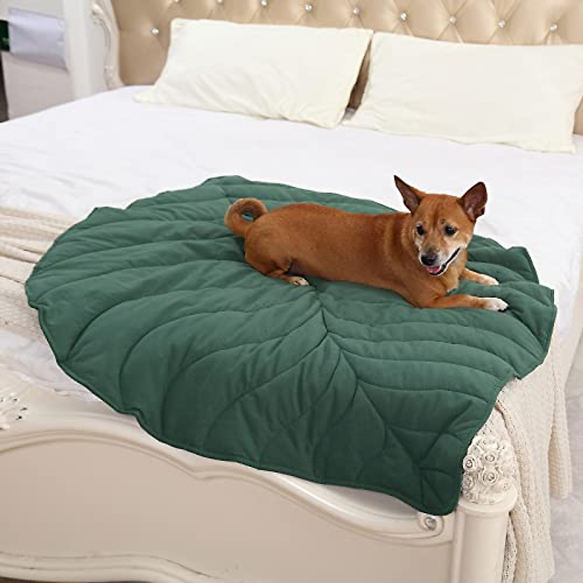 Leaf Shaped Cotton Dog Blankets for Small Medium Large Dogs, 56.3''x42.1'' Pet Mat for Dog Bed, Machine Washable Christmas Puppy Blanket for Couch Protection, Soft Throw Pad for Car