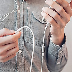 Moshi Integra Lightning to 3.5mm Headphone Jack Adapter [MFi Certified], DAC Chip Integrated, Ballistic Nylon Braiding, Aluminum Housings, Exceeds 10,000 Bend Cycles, for iPhone/iPad, Jet Silver