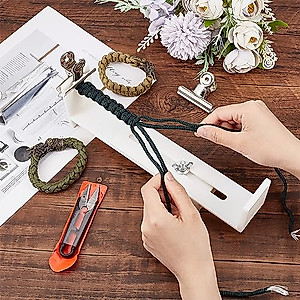 NBEADS Acrylic Bracelet Jig, Adjustable Paracord Jig Wristband Maker U Shape Clear Scale Bracelet Weaving Jig Maker DIY Wristband Rope Knot Braided Fixing Tools with 2 Clips, White
