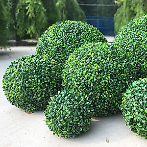 HUIKJI 2Pcs Faux Plant Ball,Green Plastic Ball-Decorative,Artificial gPlant Ball,Faux Plastic Decorative Balls for Backyard Balcony Garden Wedding and Home Décor 14.9in