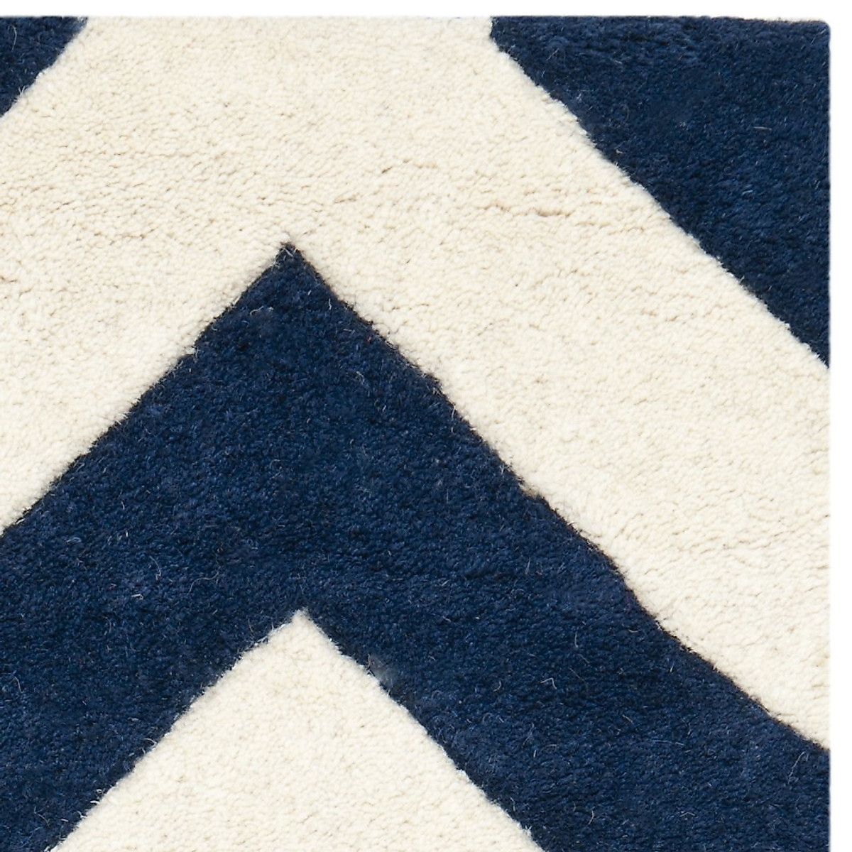 SAFAVIEH Chatham Collection Area Rug - 6' x 9', Dark Blue & Ivory, Handmade Chevron Wool, Ideal for High Traffic Areas in Living Room, Bedroom (CHT715C)