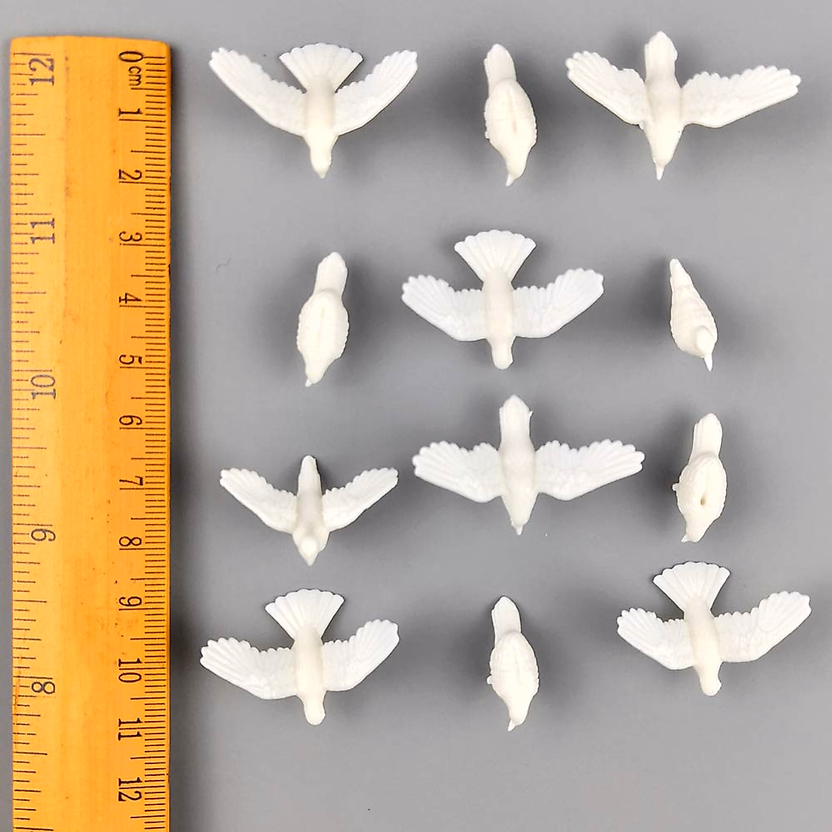 CWBPING 24pcs Plastic Birds Small Figure Toy Dove Bird of Peace 1:25 Scale G Model Train Railway Modeling