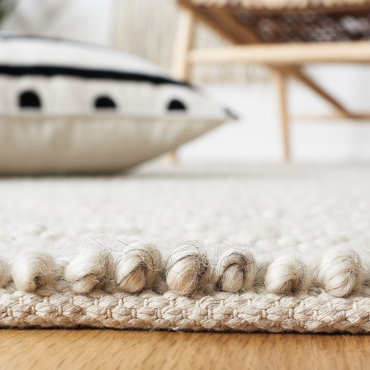 SAFAVIEH Natura Collection Area Rug - 5' x 8', Grey & Ivory, Handmade Wool, Ideal for High Traffic Areas in Living Room, Bedroom (NAT425F)