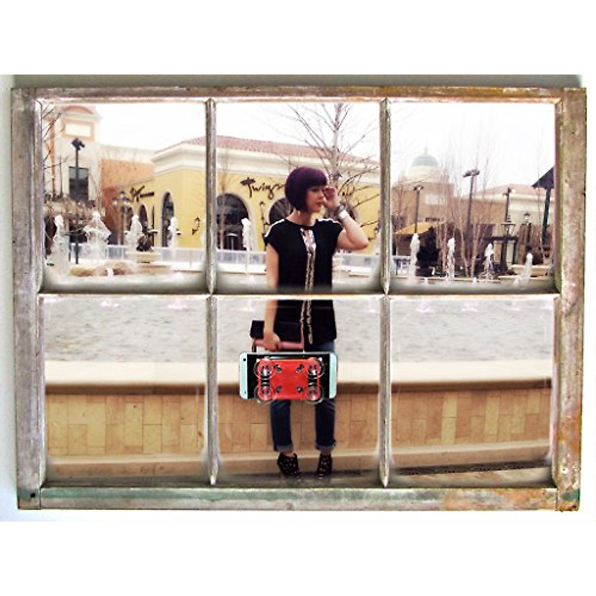 Cellfy Universal Smartphone Mount for Taking a Pictures and Video; Blue. This Universal Mount is operable with iPhone 4/5/6, Samsung Galaxy, HTC, or Any Model of Smartphone, Providing a Strong Hold!