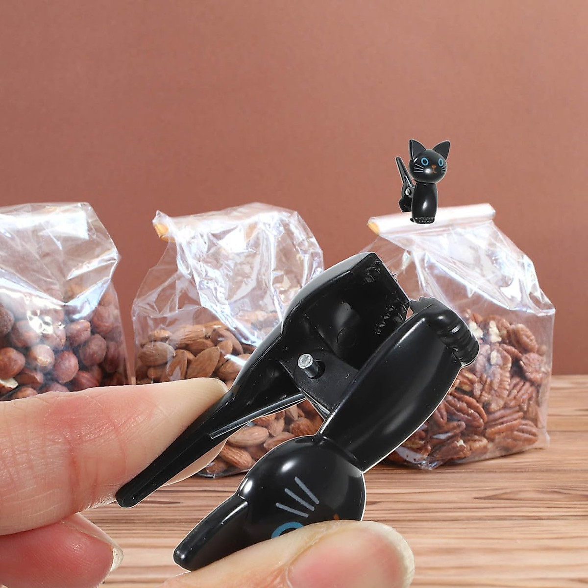 BESTonZON Potato Chip Bag Clips, 8PCS Cat-Shaped Bag Clips, Kitchen Food Bag Clips for Airtight Seal Multipurpose Clips, Paper Clips Cute Cat Clips for Kitchen Organization and Home Use (Black)
