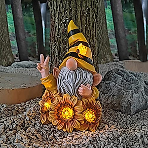 Joint Honglin Garden Gnome Sculptures & Statues Resin Summer Bee Gnome with Sunflower, Outdoor Funny Honey Gnome Decoration Solar LED