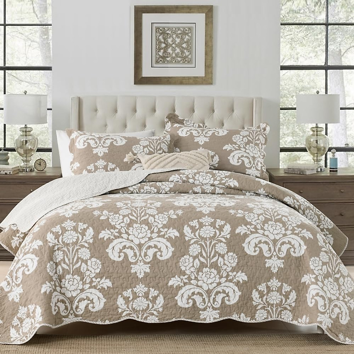 BCOTTOND Queen Size Quilt - 100% Cotton Queen Quilt Set Farmhouse Floral Bedspread Queen Size Lightweight Reversible Quilt Bedding Set for All Season Tan Khaki White 3-Piece