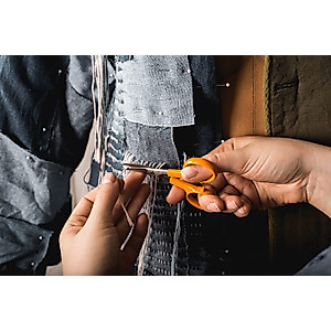 Fiskars Embroidery Curved, Length: 10 cm, For Right- and Left-handed Users, Stainless Steel Blade/Plastic Handles, Orange, Classic, 1005144