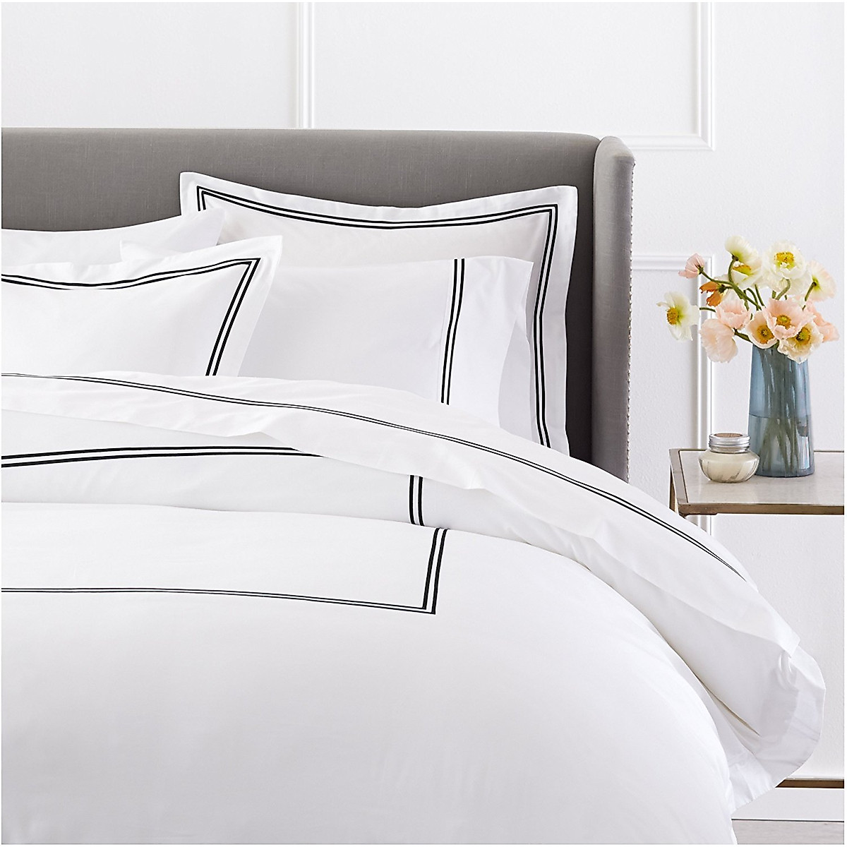 BedDecor Luxury Soft Brushed 400-Thread-Count Egyptian Cotton Embroidered Duvet Cover Set with Beautiful 2-Stripe Embroidery - - Full/Queen - White/Black