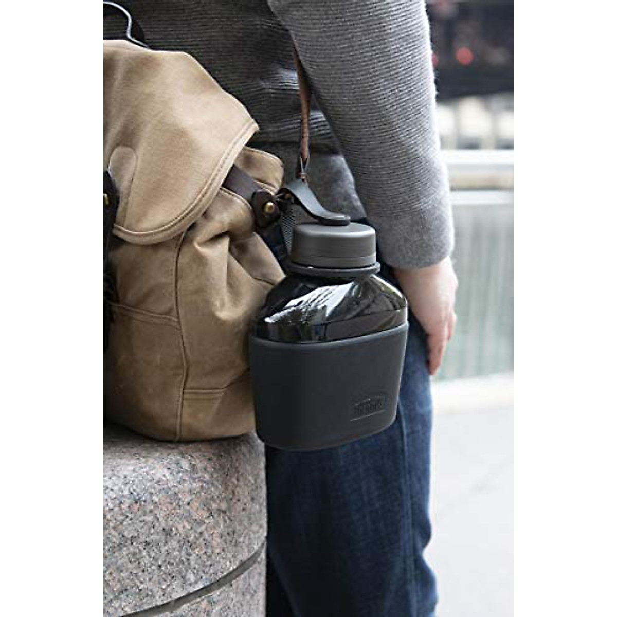 ALTA SERIES BY THERMOS Plastic Canteen Bottle 32 Ounce, Espresso Black