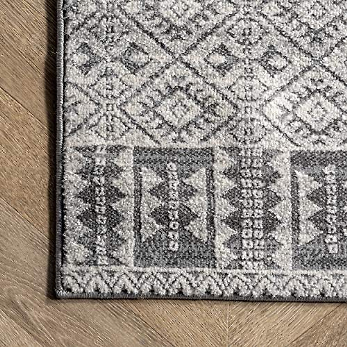 nuLOOM Mabe Geometric Aztec Runner Rug, 2' 8" x 8', Ivory