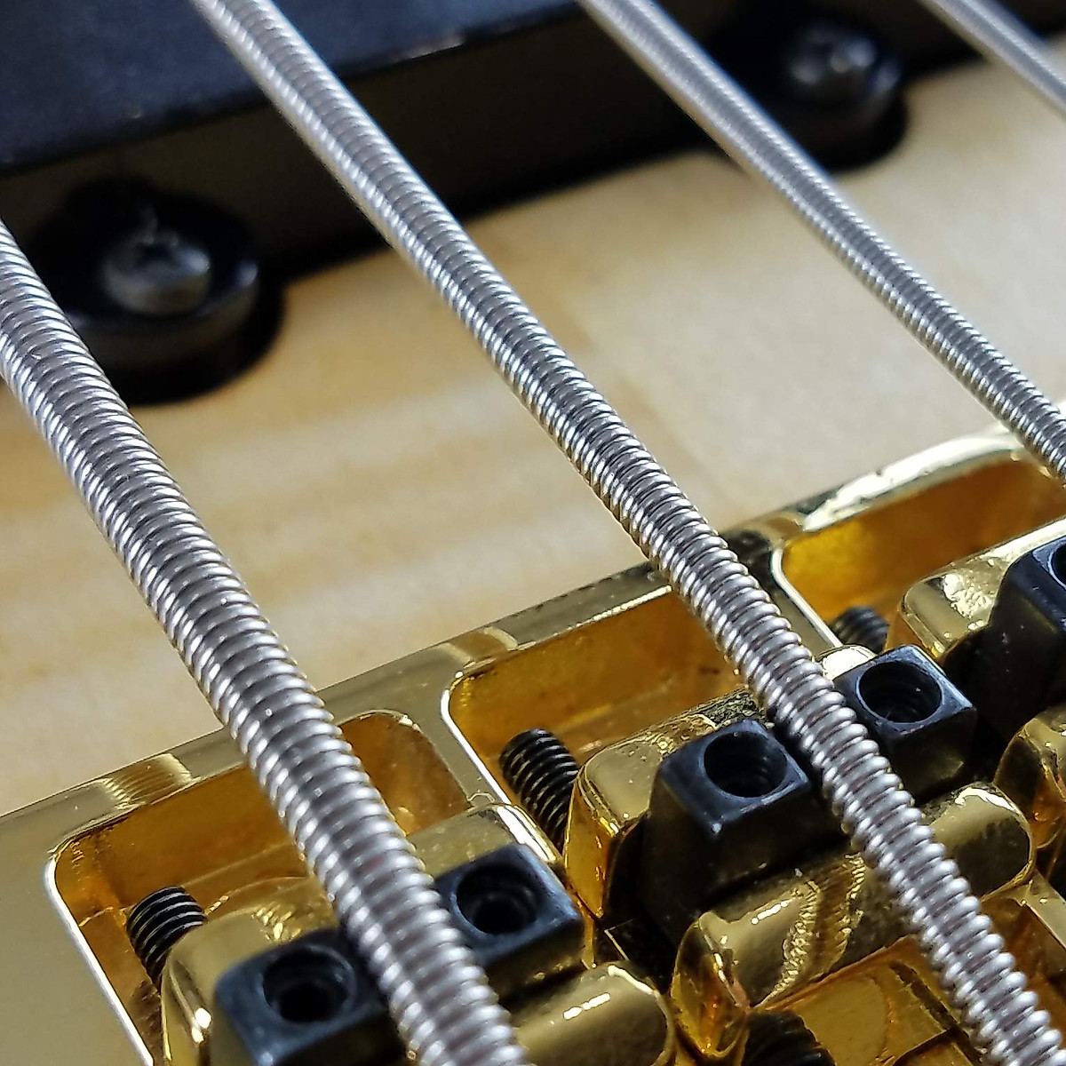 GHS Strings GHS Short Scale Balanced Nickels 4 Bass Strings Medium Gauge, 44-106, (32.75" Winding) (4700)