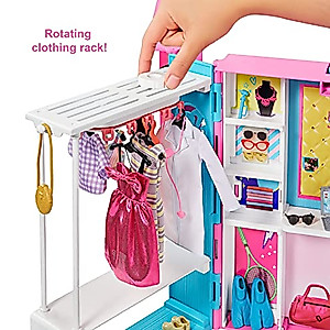 Barbie Dream Closet Playset with 30+ Clothes and Accessories Including 5 Outfits, Plus Mirror, Desk and Rotating Rack