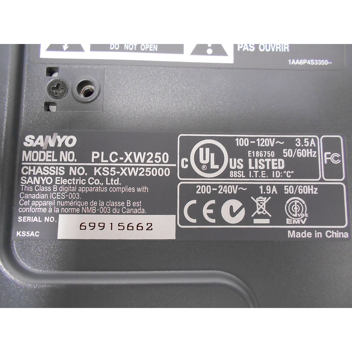 PLC-XW250 2600 Lumens 1024 x 768 XGA 500:1 Ultra-Portable LCD Multimedia Projector