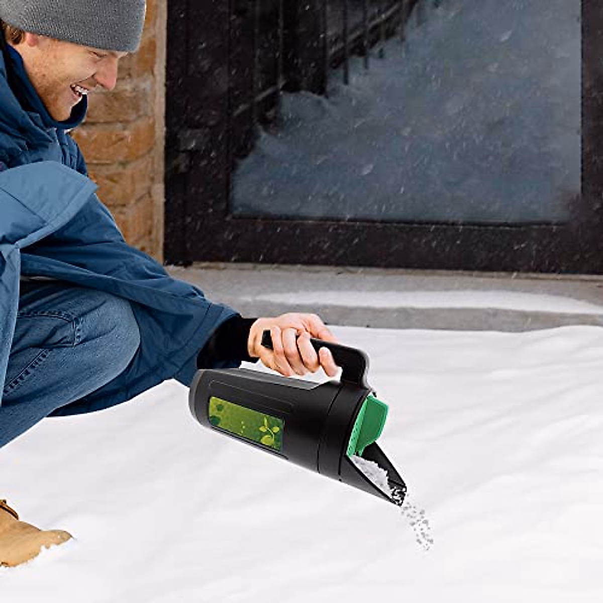 Handheld Spreader - Great for A Variety of Uses, Fertilizer, Grass Seed, Bird Seed - Holds Up to 2.5 L. Add This Handheld Spreader to Your Yard Tools and Garden Tools. Limited time Offer.