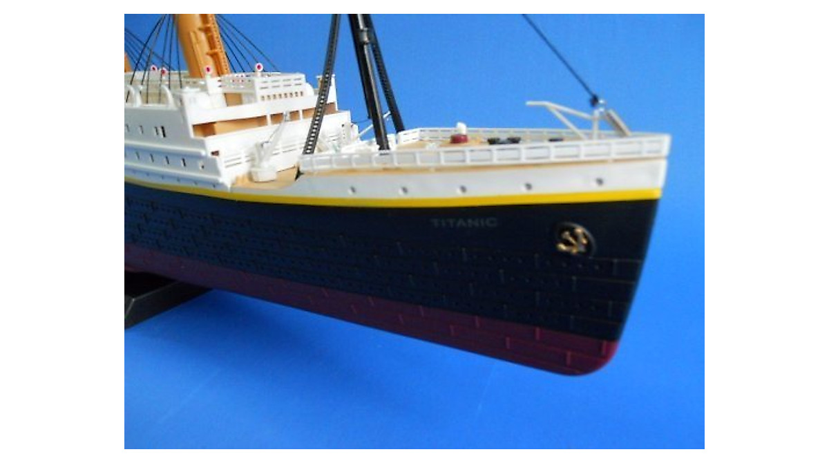 RMS Titanic Remote Control Model - Lighted 32" Cruise Ship