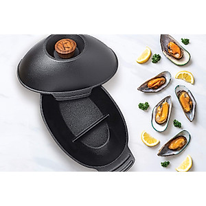 Outset - 76495 Outset Cast Iron Seafood and Mussel Pot with Lid for Empty Shells, 2.5 Quart, Black