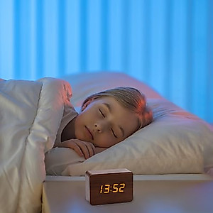 Electric Bedside Alarm Clock, Wooden Loud Alarm Clock, Desk Alarm Clock with 2 to 3 Alarm Setting, Large Display Wooden Led Alarm Clock, Voice Control Smart Led Digital Clock for Bedside Bedroom Desk